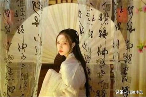 才女出上聯：「進進出出笑顏開，人人滿意」，下聯讓才女害羞轉身 每日頭條