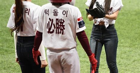 포토 트라이비 송선 켈리 준PO 5차전 시구시타