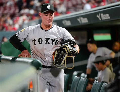 ＜広・巨＞9回、帰塁するリチャード（撮影・平嶋 理子） スポニチ Sponichi Annex 野球