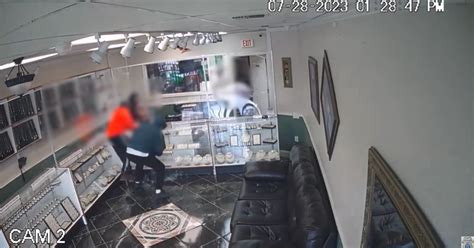 Watch Police Search For Jewelry Store Armed Robbery Suspects