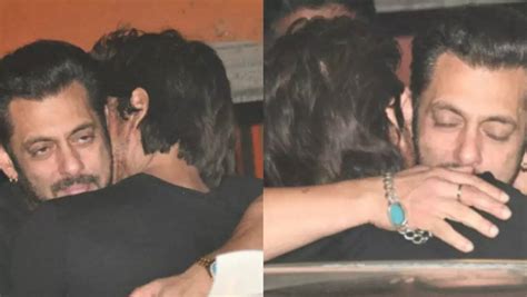 Shah Rukh Khan Salman Khan Share Warmest Hug At Latters Birthday Bash