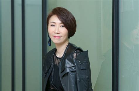 野生李翊君錄街頭藝人唱〈雨蝶〉原唱在前面比讚沒認出 中時新聞網 Line Today