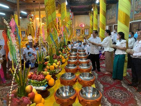 លោក ឃួង ស្រេង ចូលរួមកាន់បិណ្ឌវេនទី០៥ នៅវត្តលង្កាព្រះកុសុមារាម