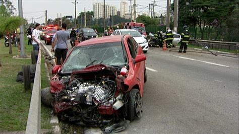 Acidente Dois Carros Deixam Uma Pessoa Ferida Em SP SP2 G1