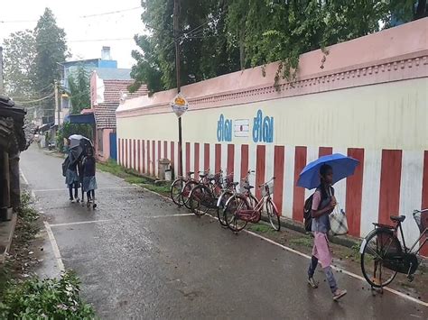 Thiruvarur District Heavy Rain School College Leave Announcement Tnn