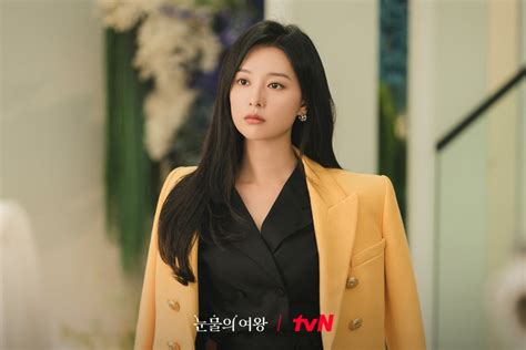 Kim Ji Wons Characters Flashy Style Is Linked To Her Emotions In