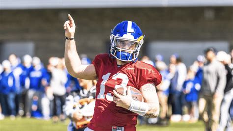 Mark Stoops Wants To Avoid Having Devin Leary Feel Pressure That Will