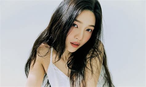 “จอย Red Velvet” เดบิวต์โซโล่ ส่งพลังความสดใสในอัลบั้มรีเมคพิเศษ “hello