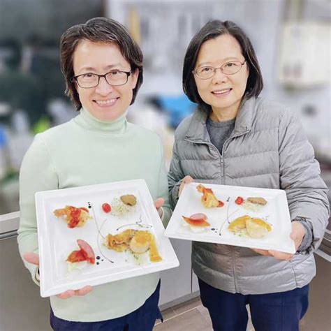 政治人物紛曬年夜飯！網一語點評蔡、韓差別 政治 中時新聞網