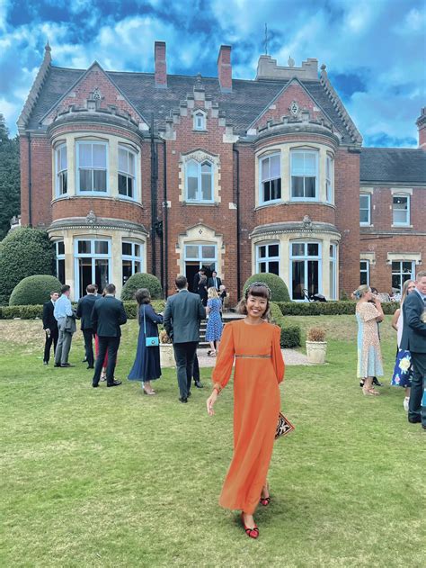 Ootd 💒 ใครบอกอายุ 50 ไปงานแต่งต้องใส่แค่ชุดลูกไม้ แกลเลอรีที่โพสต์โดย Angie‘s Closet Lemon8