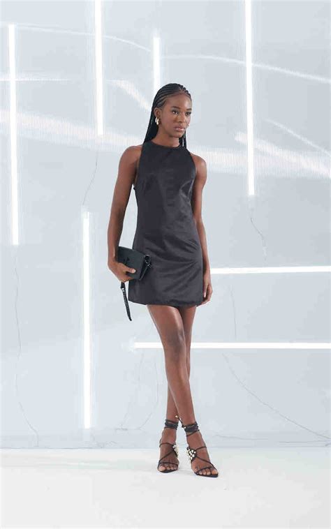 Vestido Curto Acetinado Open