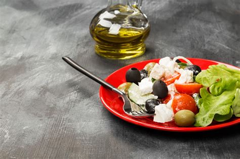 그리스 샐러드 Feta 체리 토마토 올리브 오이 어두운 배경에 공간에 복사 합니다 음식 배경 0명에 대한 스톡 사진 및 기타