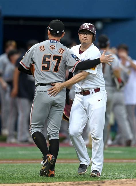 정우람 1군 복귀 인사 포토 스포츠동아