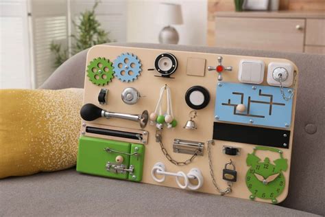 Le Busy Board Maison Éveil Ludique pour Votre Enfant