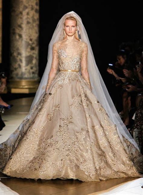 Robe dorée dElie Saab pour 2013 À Voir