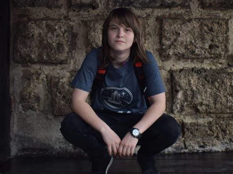 Motivele unei eleve de clasa a XII a De ce îmi iau azi la şcoală o