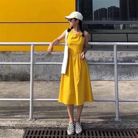 Ceria Ala Summer Look 6 Inspirasi Outfit Warna Kuning Ini Bikin Kamu