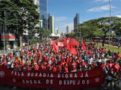 G1 Sem teto participam de reunião na Prefeitura após caminhada em SP