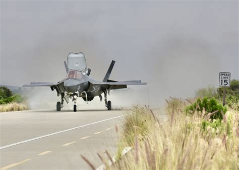 How F 35s Deployed To A Narrow Highway In California The War Zone
