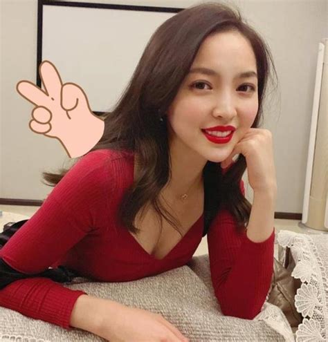 台球界的美女裁判，颜值高身材好，今26岁喜欢化妆爱汽车！台球界裁判中式八球新浪新闻