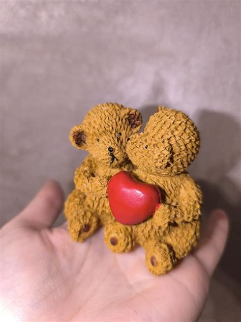 Классная фигурка статуэтка мишки с сердечками — цена 70 грн в каталоге Статуэтки Купить товары