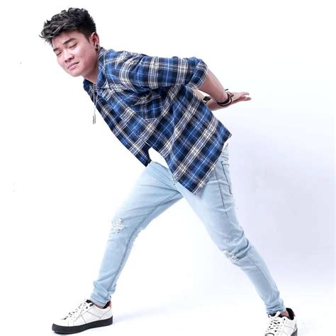 Tri Suaka Biodata Profil Fakta Umur Agama Pacar Karier