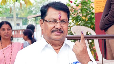 Congress Vijay Wadettiwar Leading From Brahmapuri Against Bjps