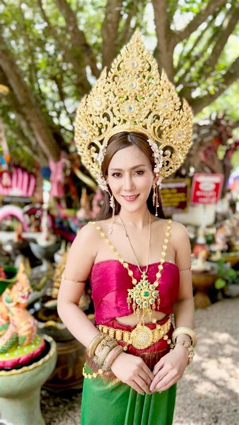 จั๊กจั่น วันวิสา ในชุดนาคี Indian Bride Traditional Dresses