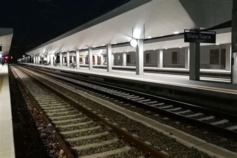 Stazione Di Gioia Tauro Reggio Calabria Italia Diamante Lighting