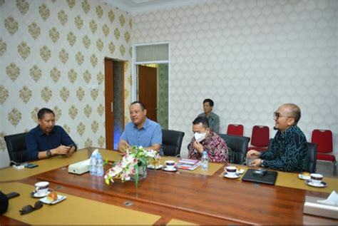 Warga Indramayu Bisa Berobat Hanya Dengan Nik Berkat Program Uhc Bpjs Kesehatan Radar Informasi