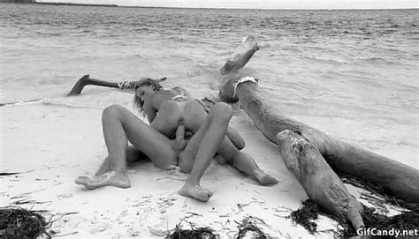 Fucked On The Beach Kingkdot