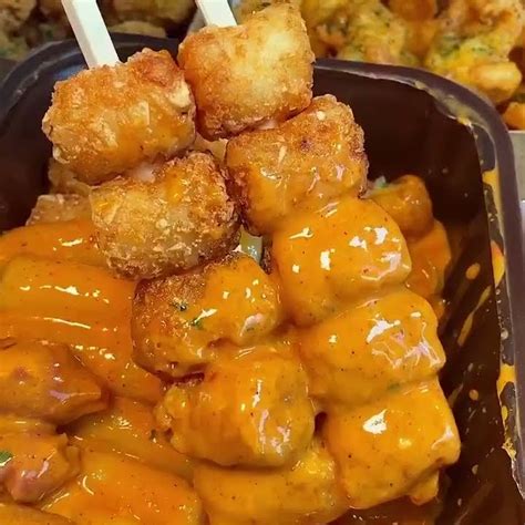 토핑 끝판왕 등장 삼첩분식 🐷 요즘 이거 안먹어 본사람 없담서요 닭발튀김 치킨 곱창 순대 통감자 등 없는게 없숴 함께 먹을 너 구함 🐷 떡볶이 떡볶