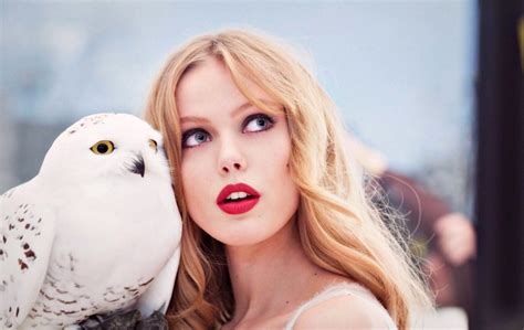 Looking At Camera Blue Eyes Owl Frida Gustavsson Hairstyle Young