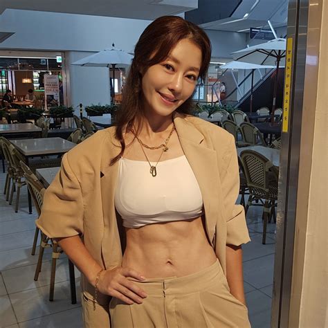 40세 쥬얼리 이지현 엄청난 복근 라인 예전 모습 어디갔나요 스타뉴스