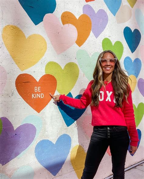 Xoxo Graphic Sweatshirt Unisex Fleece Pullover Relaxed Fit Style Trolley