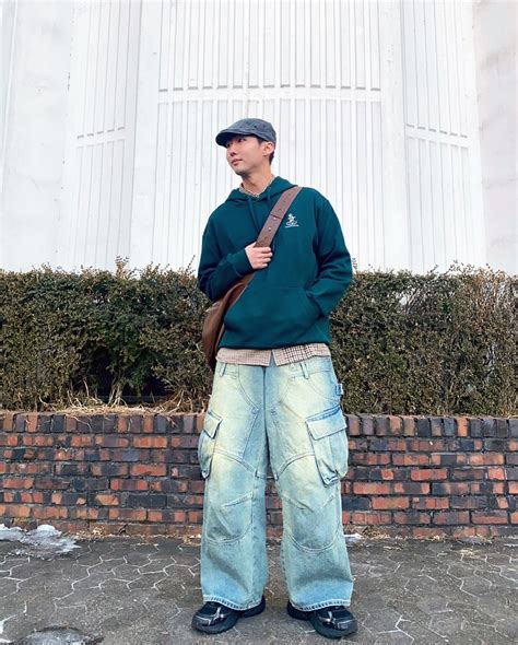 경준 광고 카모와 무채색으로 느좋 코디완성😎 모즈모즈 피그먼트 반팔티로 힙하게🔥 제품제공 Mozmozofficial 무신사 모즈모즈 반팔 데일리