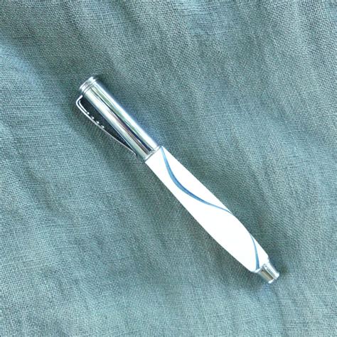 Stylo Artisanal En Bois Tourné Houx Volute Bleue Vendu La
