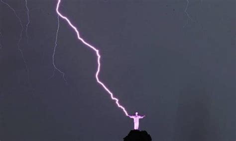 45 Most Perfectly Timed Photos Ever Shockblast