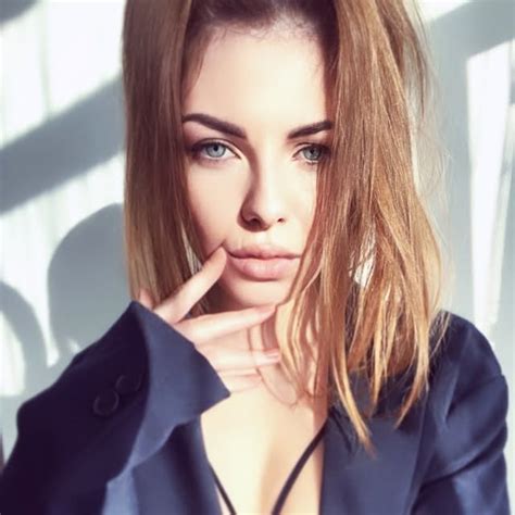 Elena Vladimirovna • Threads Say More