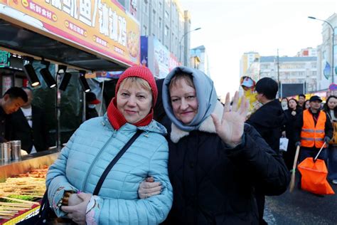 В городе Хэйхэ на китайско российской границе вновь открыт международный ночной рынок