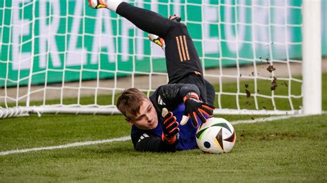 Report Bayern Munich Still Working On Deal For Jonas Urbig But Fc