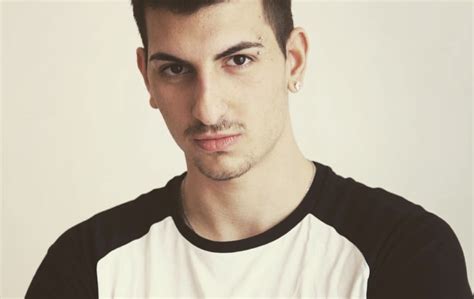 Damiano è un nuovo cadetto della Rocco Siffredi Academy BitchyX
