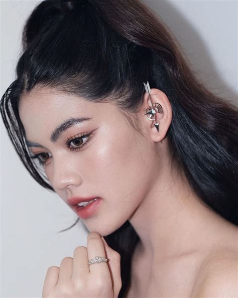 ชาร์เลท เจ้าของวลี อีแก่บ้าน้ำลาย โตแล้วสวยแซ่บดีกรีนางเอก โคฟเวอร์