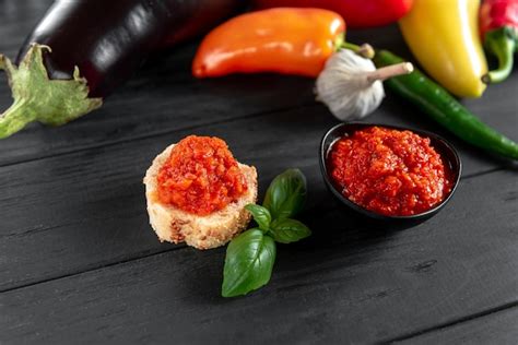 Un Toast Avec Ajvar Ajvar Fait Maison Un Apéritif De Poivrons Cuits Au