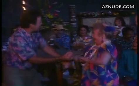 Elizabeth Berkley Lark Voorhies Tiffani Amber Thiessen Bikini Scene
