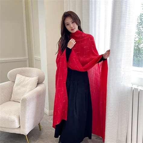 栩绵保暖披肩青海湖沙漠防晒丝巾纱巾民族风围巾女新疆旅游穿搭盘扣十字藏青 虎窝购