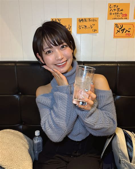 じゅなた🍺💙 小坂田 純奈 実家で風呂上がり赤星⭐️ ️ 実は一番好きなビール🍺 最高なニットも見つけて買ってしまった🤣 のんびりできて
