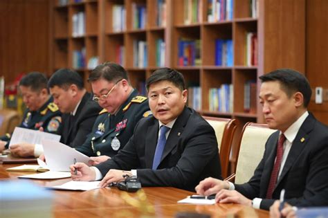 У Хүрэлсүх Ард түмнээр оньсого таалгаж бухимдуулхаа зогсоо Нүүрсний