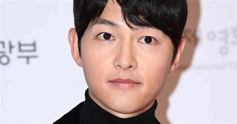 송중기 영화 화란 출연 확정 Sns에 촬영장 의자 인증