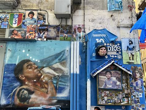 Murales De Maradona En Nápoles Y Otros Rincones Maradonianos Magia